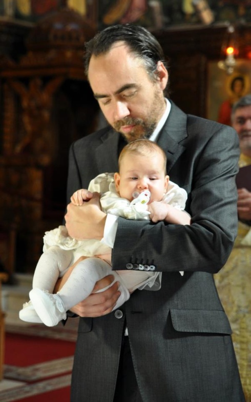 Bobby Paunescu, in postura de nas | Viva.ro