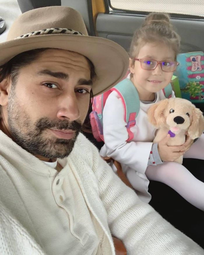 Primele poze cu Connect-R, Misha și Maya, fiica lor din vacanța ...