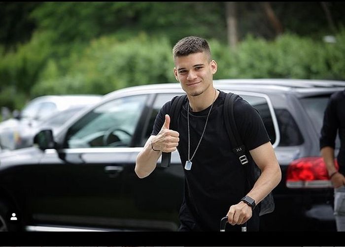 Ce bolid conduce Ianis Hagi la 20 de ani! Mașina costă peste 50.000 de euro