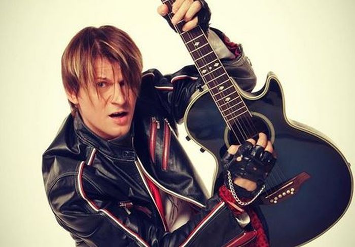 Îl mai ții minte pe Daniel Robu? Cândva frângea inimi pe bandă rulantă, acum s-a cumințit total