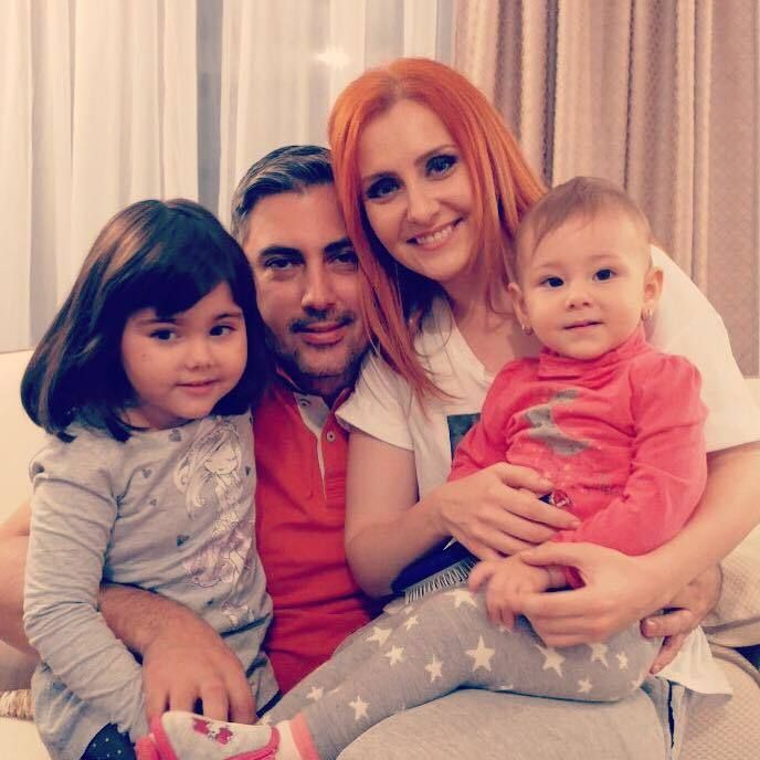 Alina Sorescu, Alexandru Ciucu și fetița lor - Viva.ro Alina Sorescu, Alexandru Ciucu și fetița lor - Viva.ro