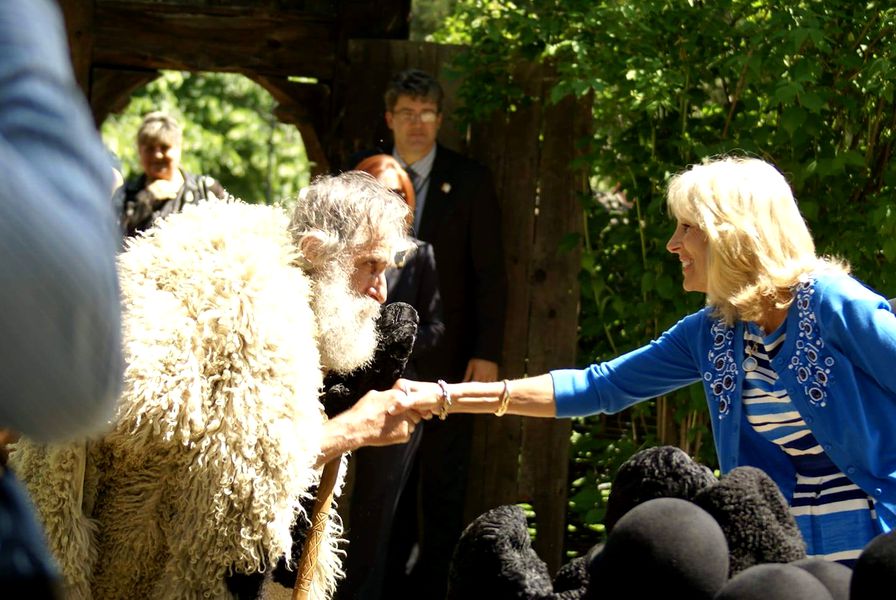 Jill Biden, Prima Doamnă a Statelor Unite, cucerită de Nea Sandu ...