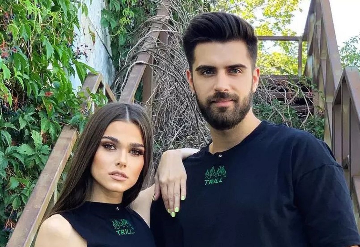 Theo Rose și iubitul ei, Alex Leonte, au devenit nași de botez. Imagini de la eveniment | Viva.ro