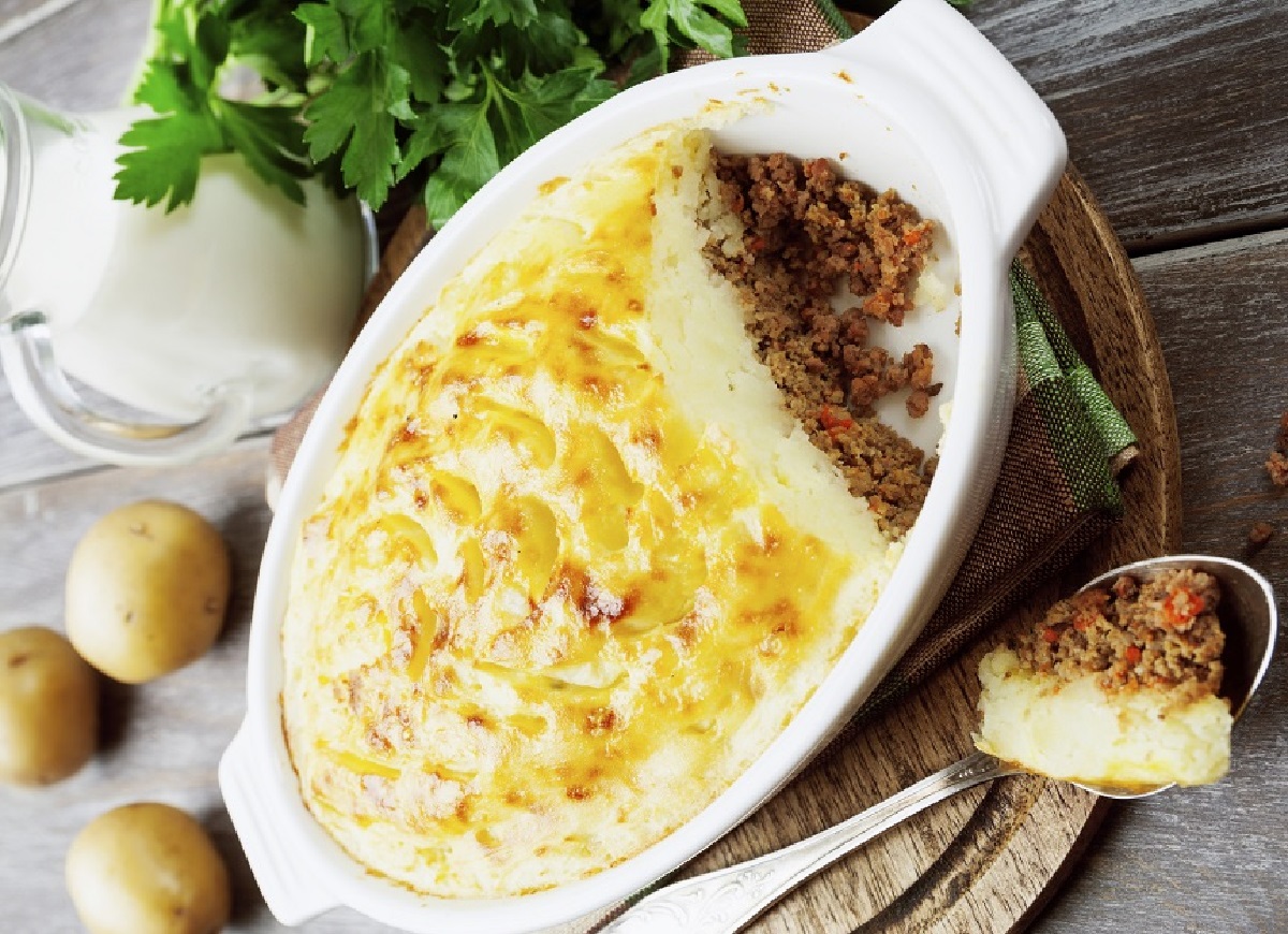 Musaca cu piure de cartofi. Un preparat culinar delicios și ușor de ...