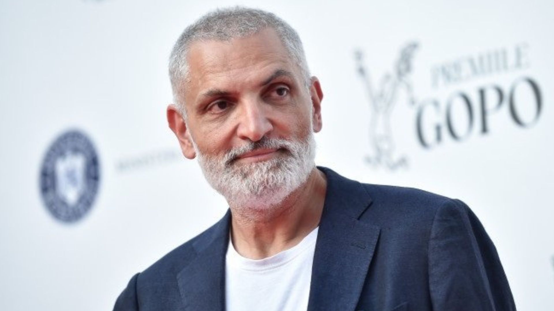 Cine este Damian Drăghici. A fost căsătorit de 3 ori și a cerșit în ...