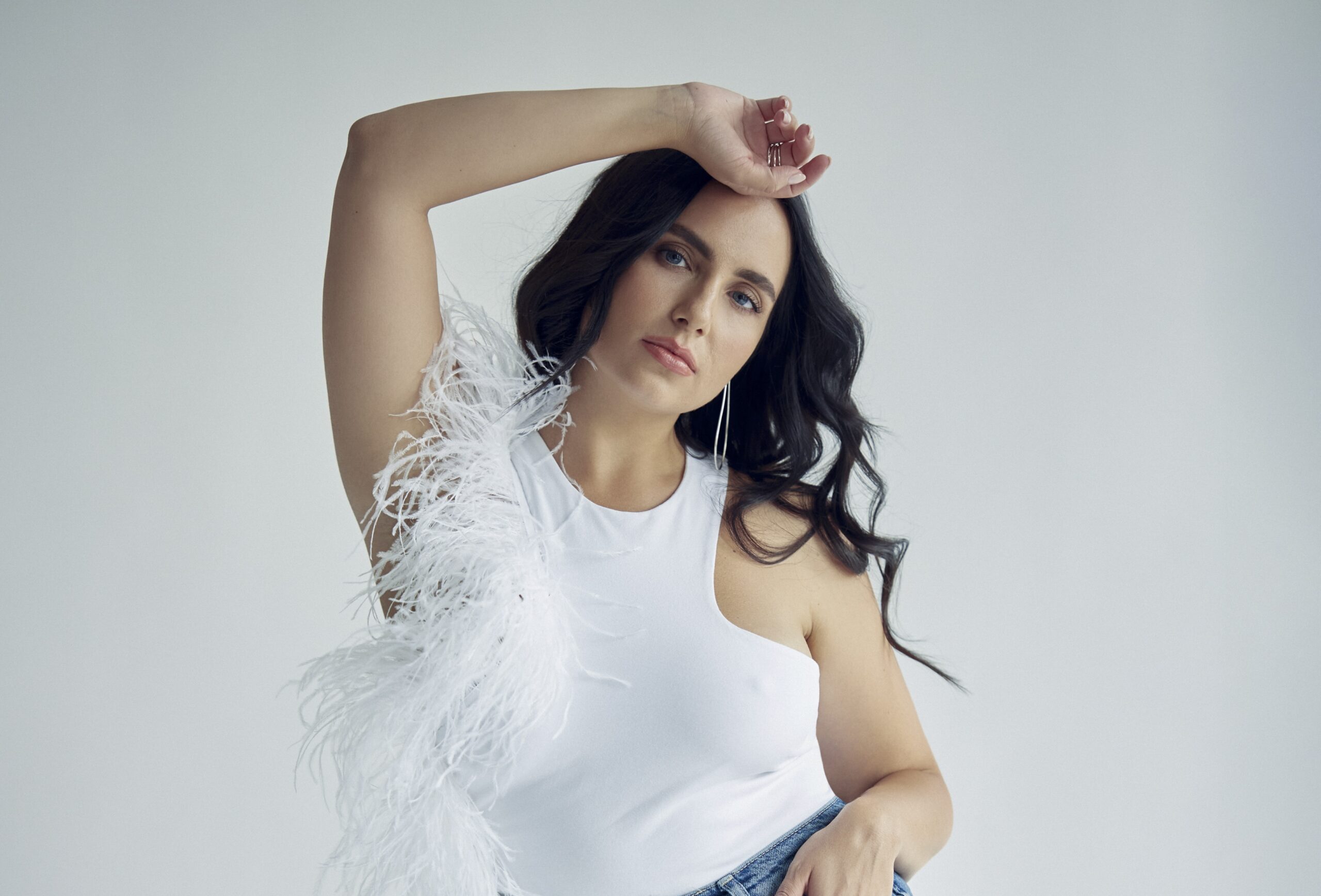 Cine este Cătălina Cara, artista din Republica Moldova care a colaborat ...