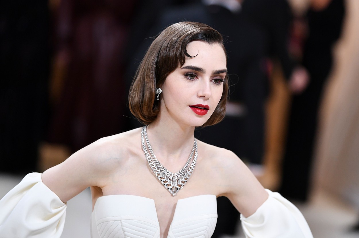 Lily Collins, actrița din Emily in Paris, jefuită de o româncă într-un ...