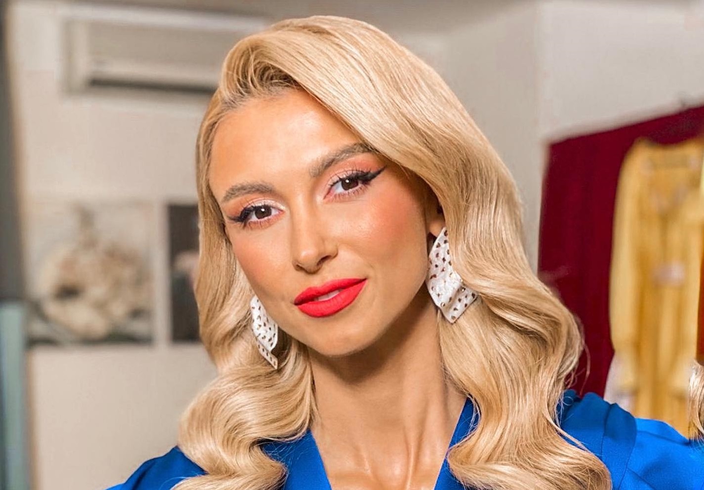 Andreea Bălan a trecut printr-o transformare totală de look. Cum arată ...