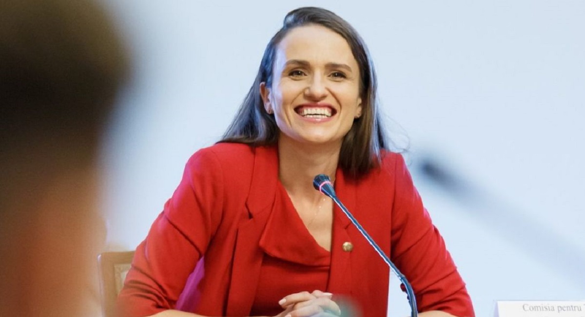 Cine este soțul Oanei Țoiu. Politiciana și Ciprian Stănescu au două ...