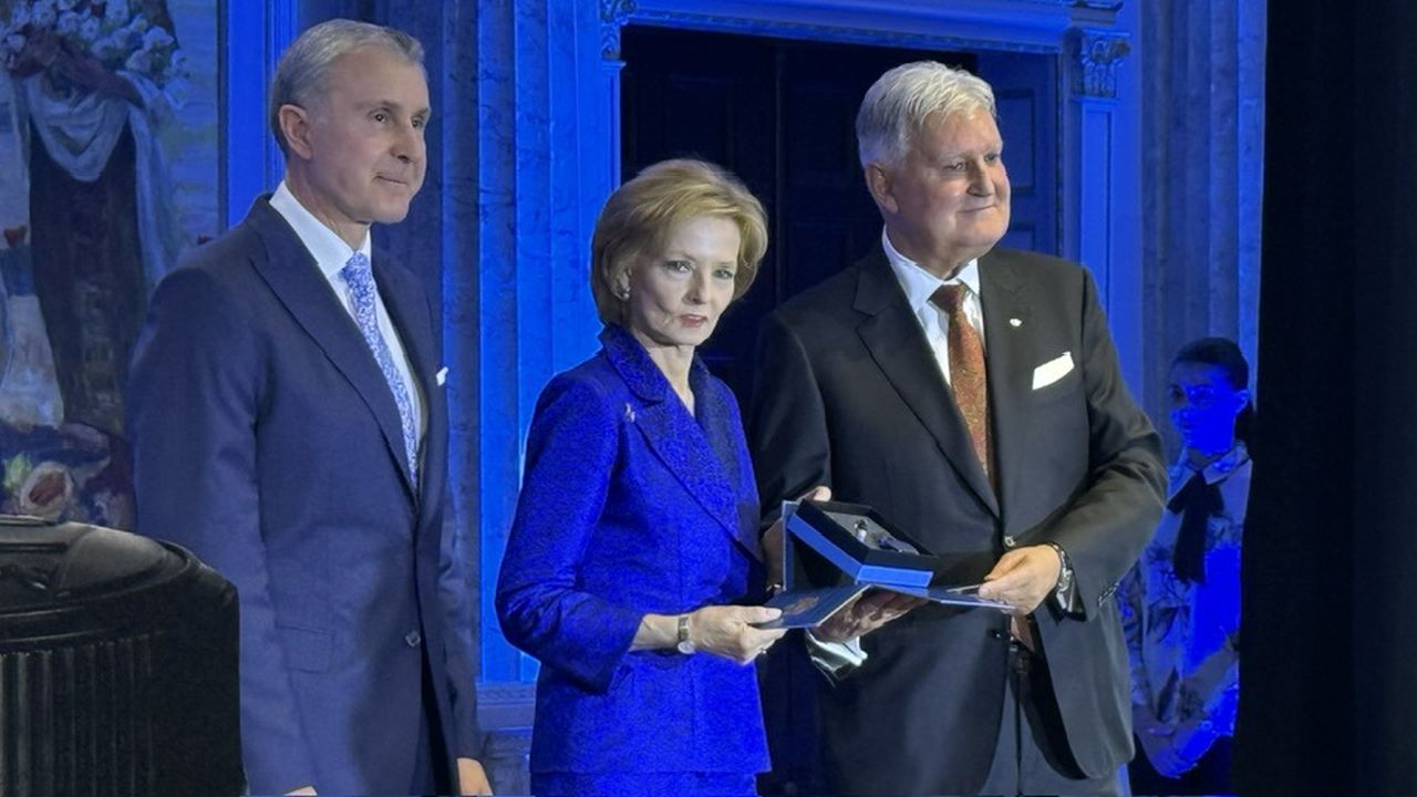 Majestatea Sa Margareta a lansat un obiect de lux, ediție limitată. Cât ...